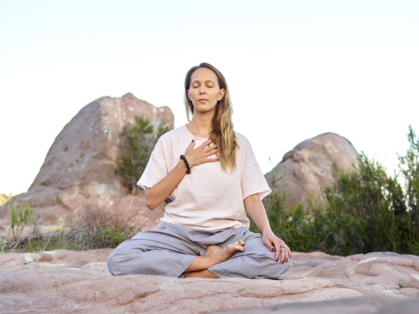 5 Manfaat Meditasi untuk Kesehatan Mental 5 Manfaat Meditasi untuk Kesehatan Mental